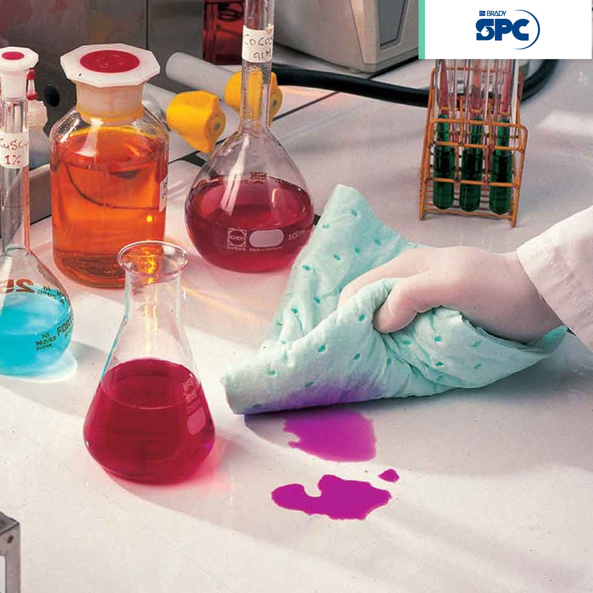 Rollo de absorbencia química Universal Plus 15″x150′ SPC – Regiobin